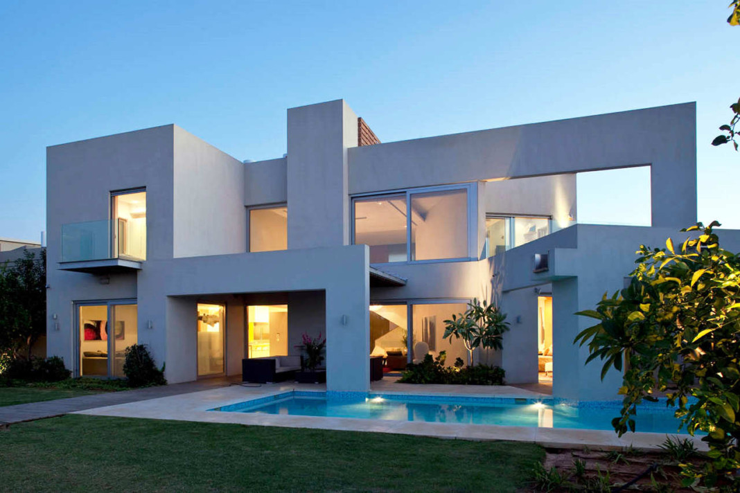 Modern DG House by Domb Architects - MyFancyHouse.com