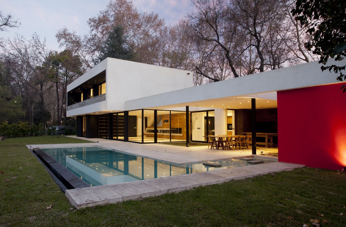 Impeccable BLLTT House by Enrique Barberis - MyFancyHouse.com