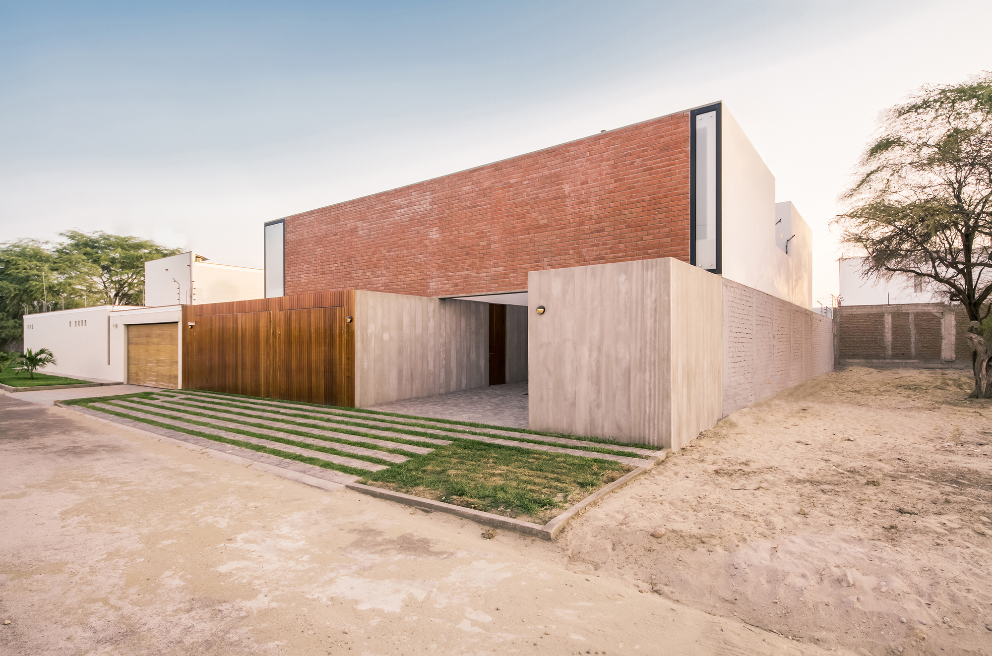 House LB Piura In Piura, Peru - MyFancyHouse.com