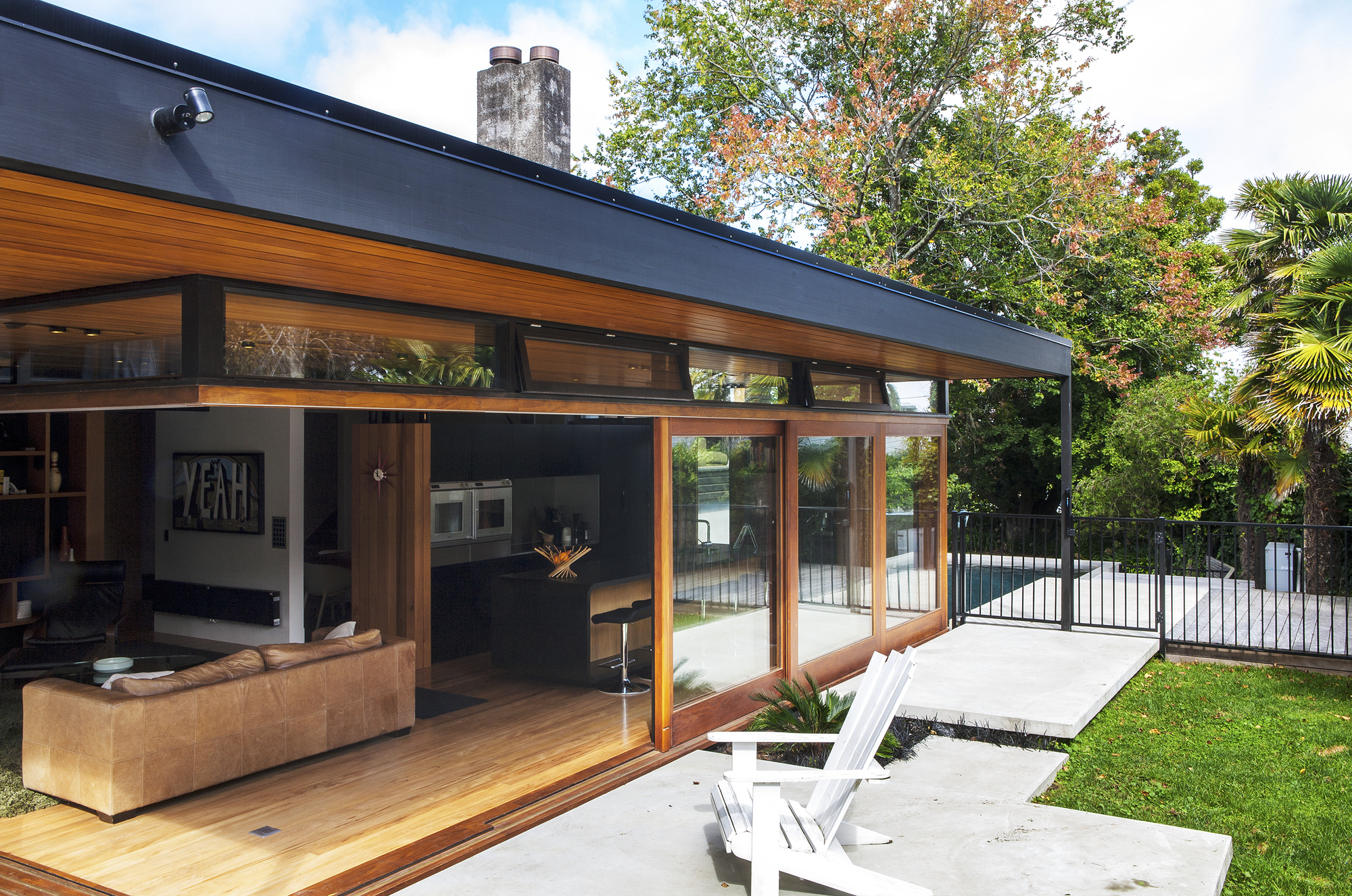 Marine Parade Home In Auckland, New Zealand - MyFancyHouse.com