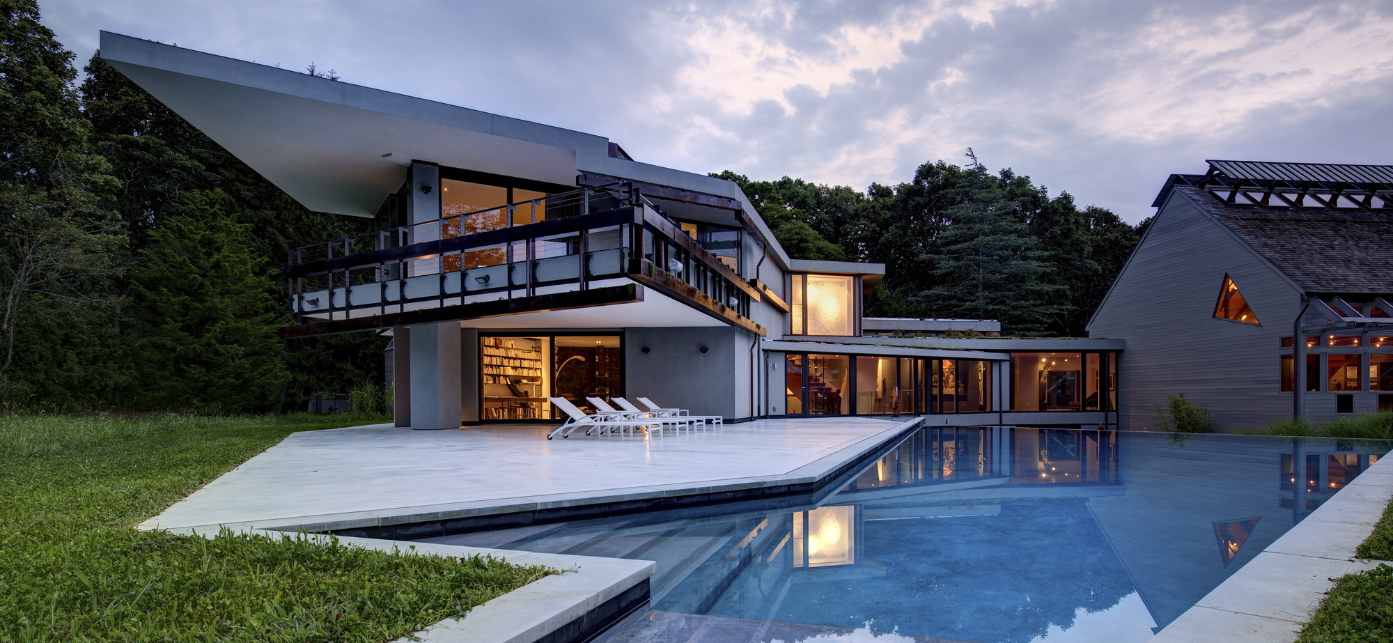 Minimalistic And Elegant Sayres House & Hanging Gardens - MyFancyHouse.com