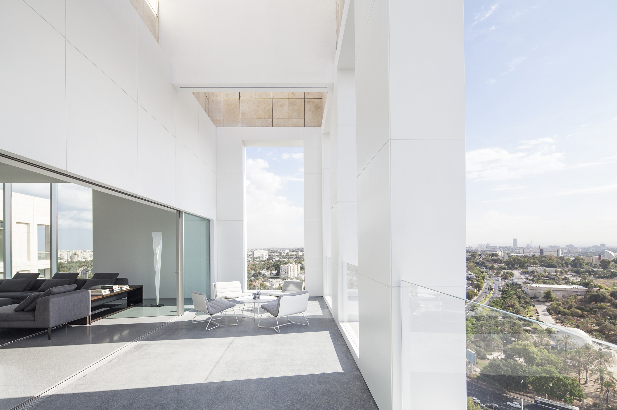 Layers of White In Tel Aviv-Yafo, Israel - MyFancyHouse.com