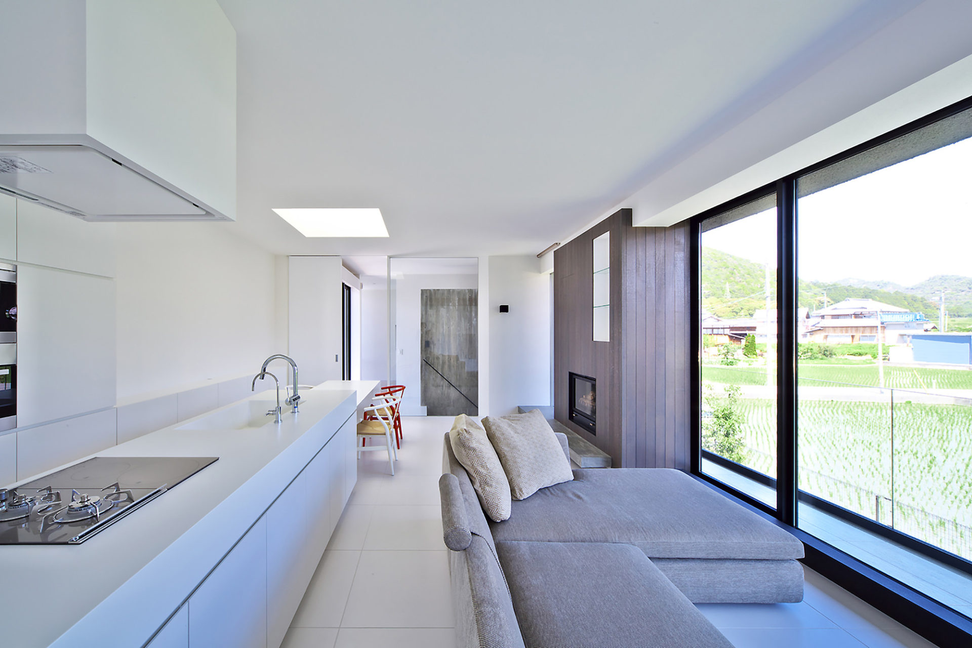 Minimalistic Floating House In Shiga Prefecture, Japan - MyFancyHouse.com